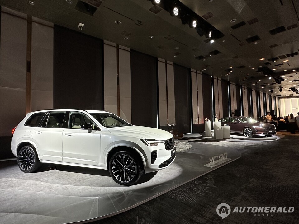 볼보 신형 XC90 · S90 동시 출격... '스웨디시 플래그십의 정점이자 주력'
