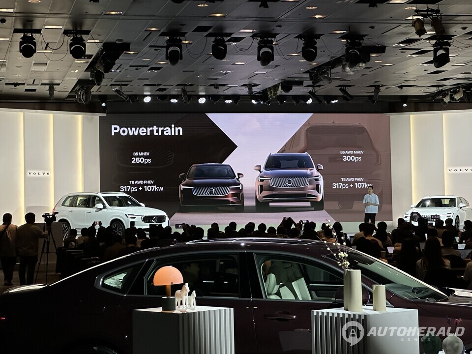 볼보 신형 XC90 · S90 동시 출격... '스웨디시 플래그십의 정점이자 주력'