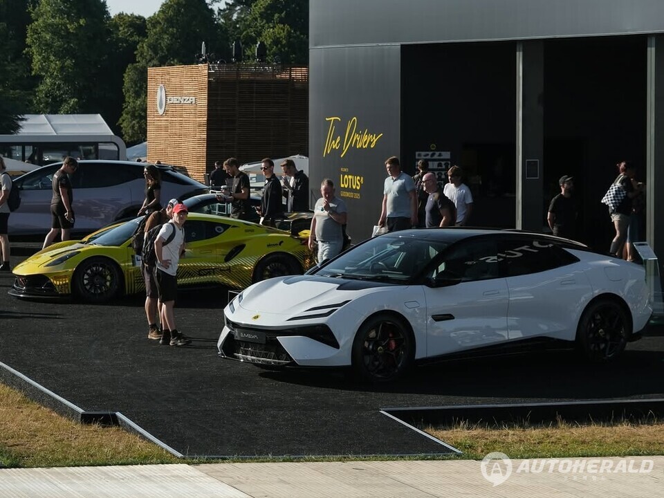 로터스, F1 75주년 기념 '에미라 GT4 및 에미라 컵 콘셉트카' 굿우드 공개