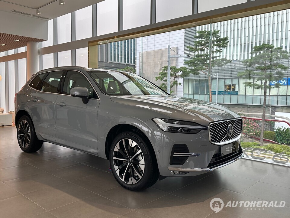 볼보, 프리미엄 SUV 신형 XC60 출시… OTT·AI·에어 서스펜션까지 탑재